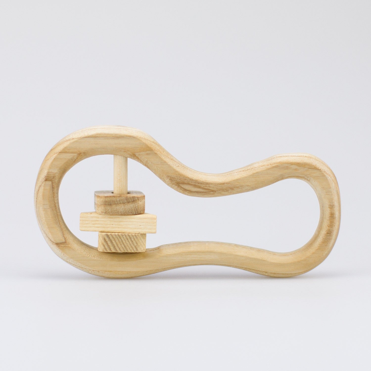Holzrassel Fuß von Lotes Toys · Bio Spielzeug